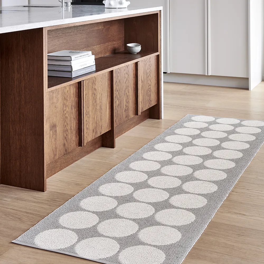 Pappelina Hugo matta Linen/ Vanilla 180 x 260 cm | Köp från Hulténs