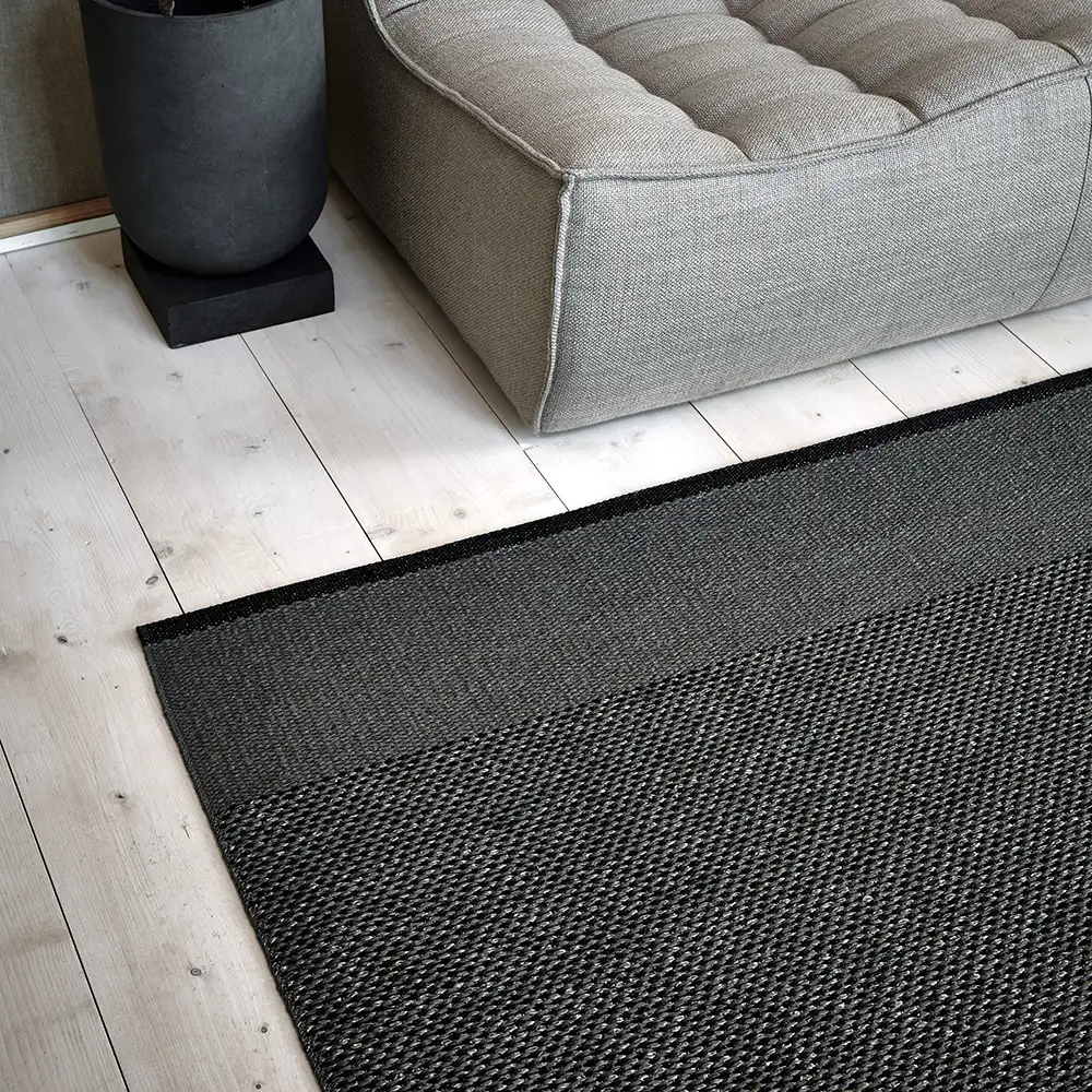 Pappelina Edit matta 140x200 cm Black | Köp från Hulténs