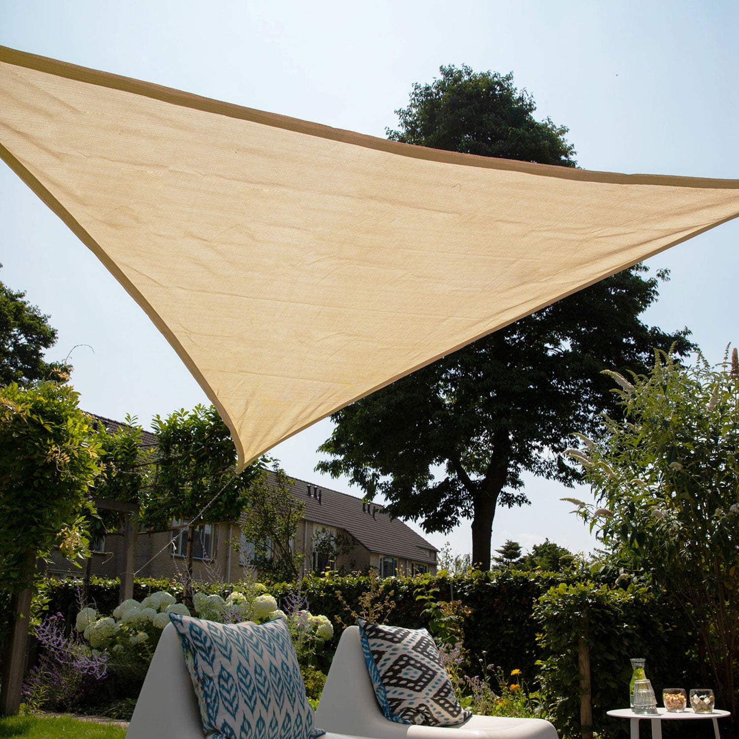 Coolfit solsegel triangulärt 500x500cm beige Platinum Sun & Shade | Köp ...