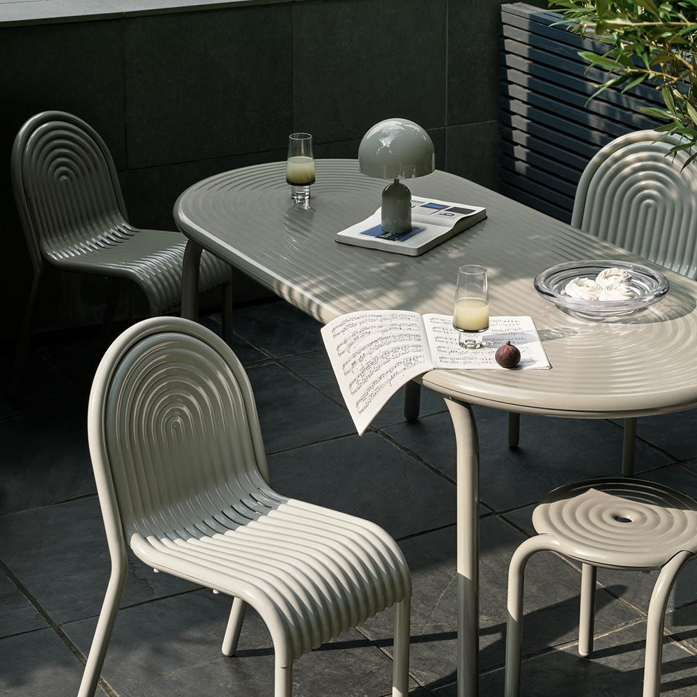 Groove Obround Bord Putty Tom Dixon | Köp dina utemöbler från Hulténs